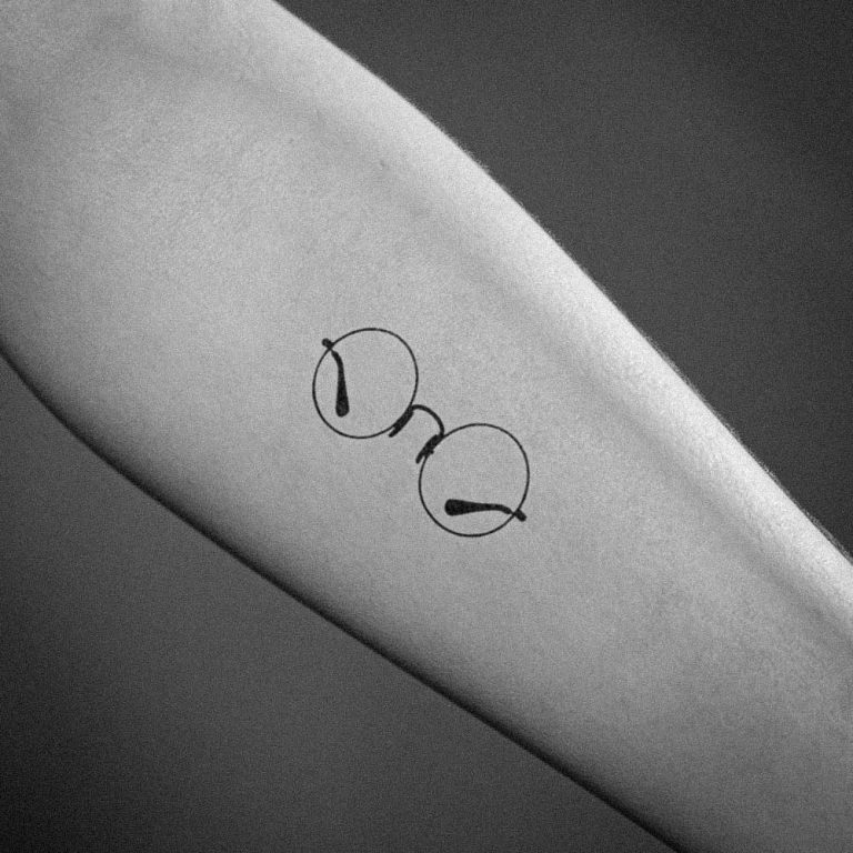 A Minimalist Tattoo Design of Some Round Eyeglasses | NoonLineArt